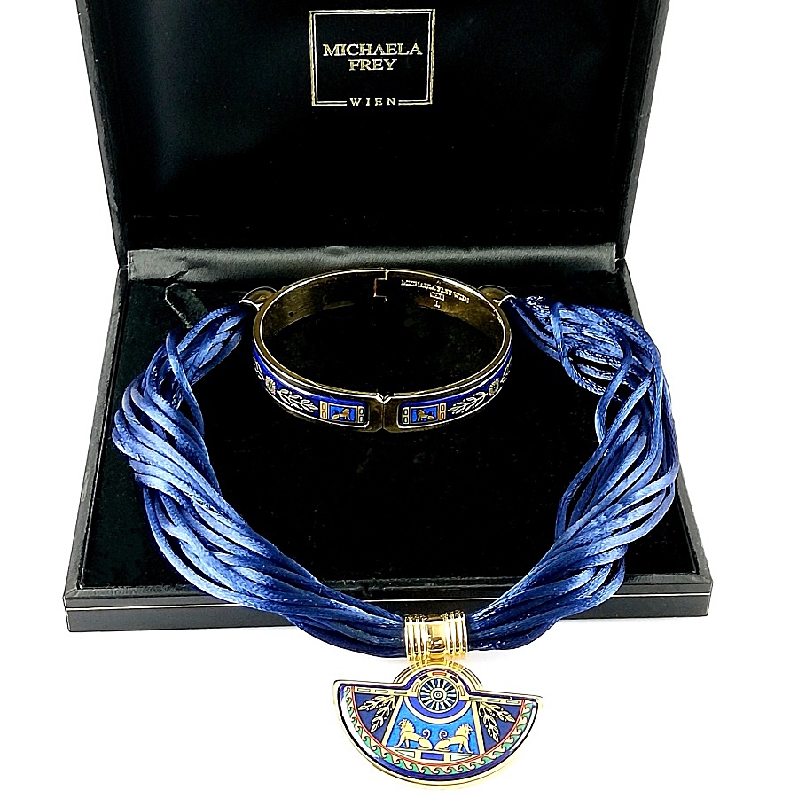 Michaela Frey (Team) from Vienna, Austria. Beautiful... | Vintage Jewels